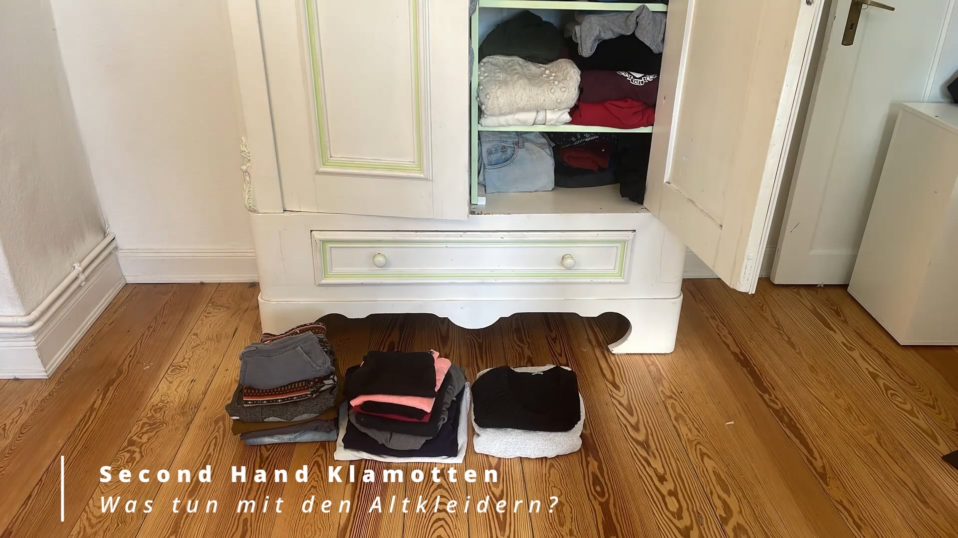 Second Hand Klamotten - Was tun mit den Altkleidern? (WS22-UT4) on Vimeo