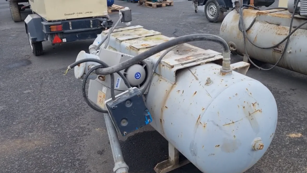 LACY-HULBERT Static Compressor - Leeds March 23 on Vimeo