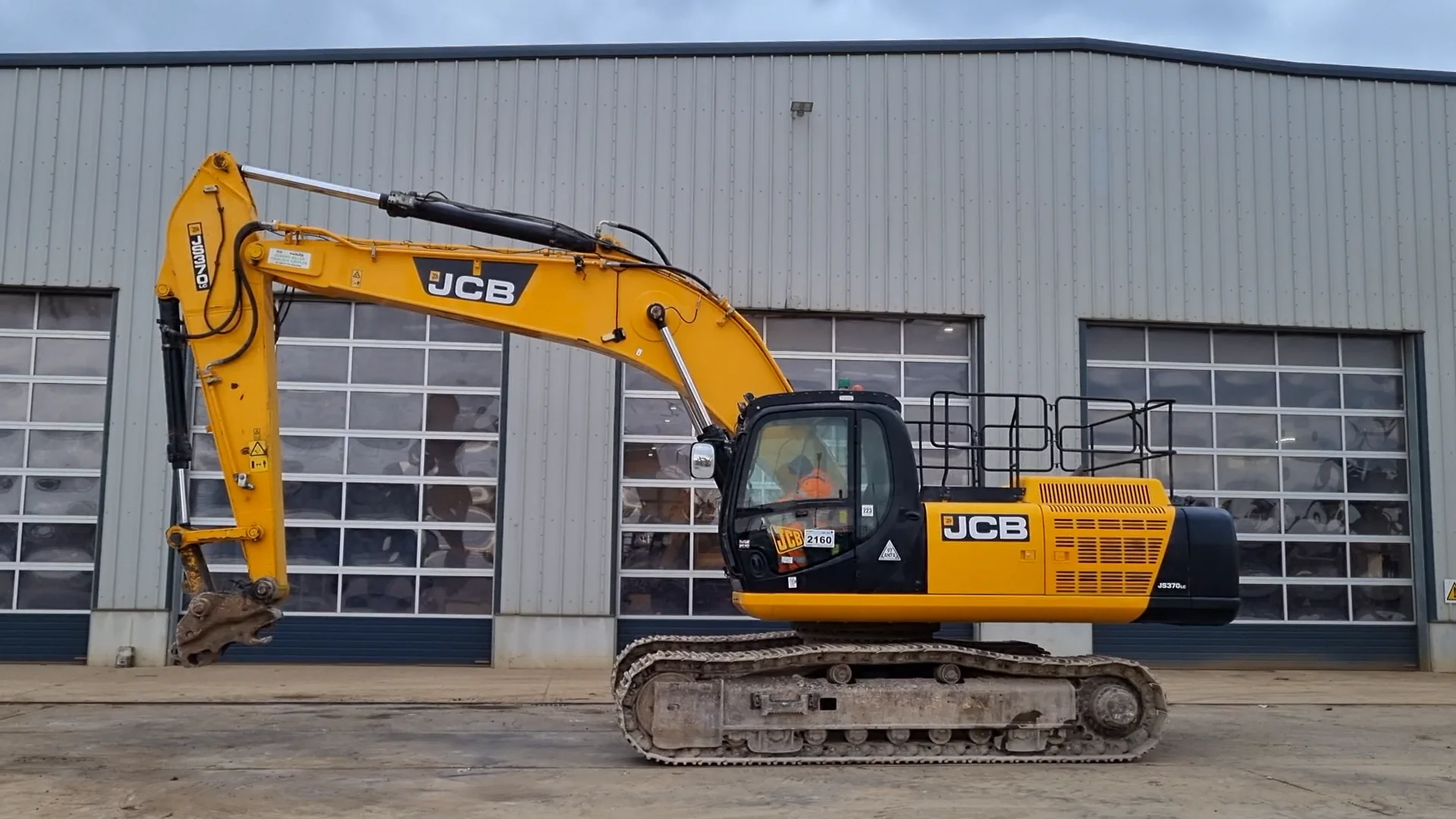 JCB JS370LC - Leeds March 23 on Vimeo