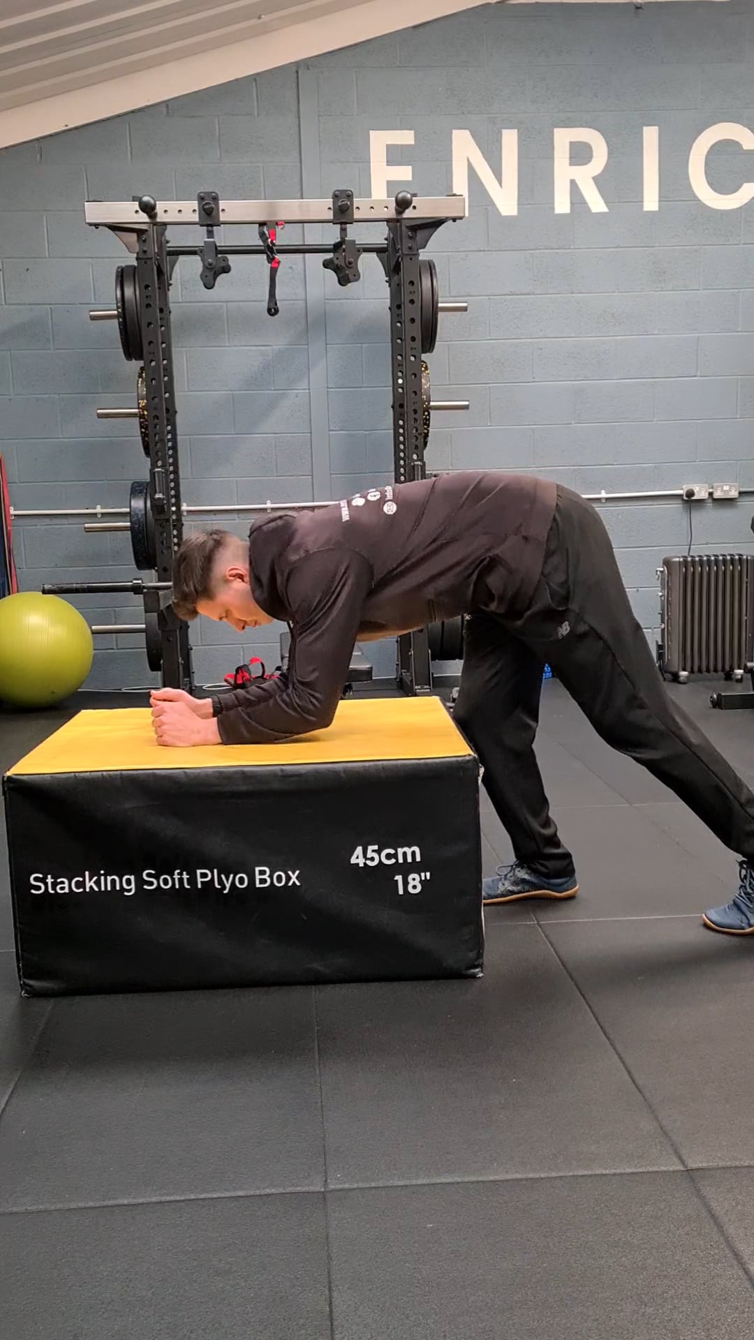 Plank on Box with Knee Drive on Vimeo