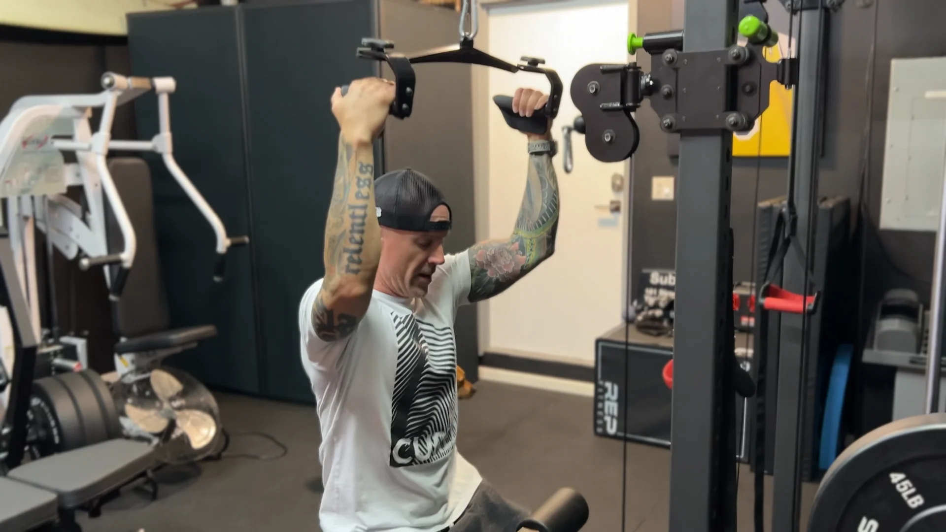 Neutral Grip Pulldown Tutorial