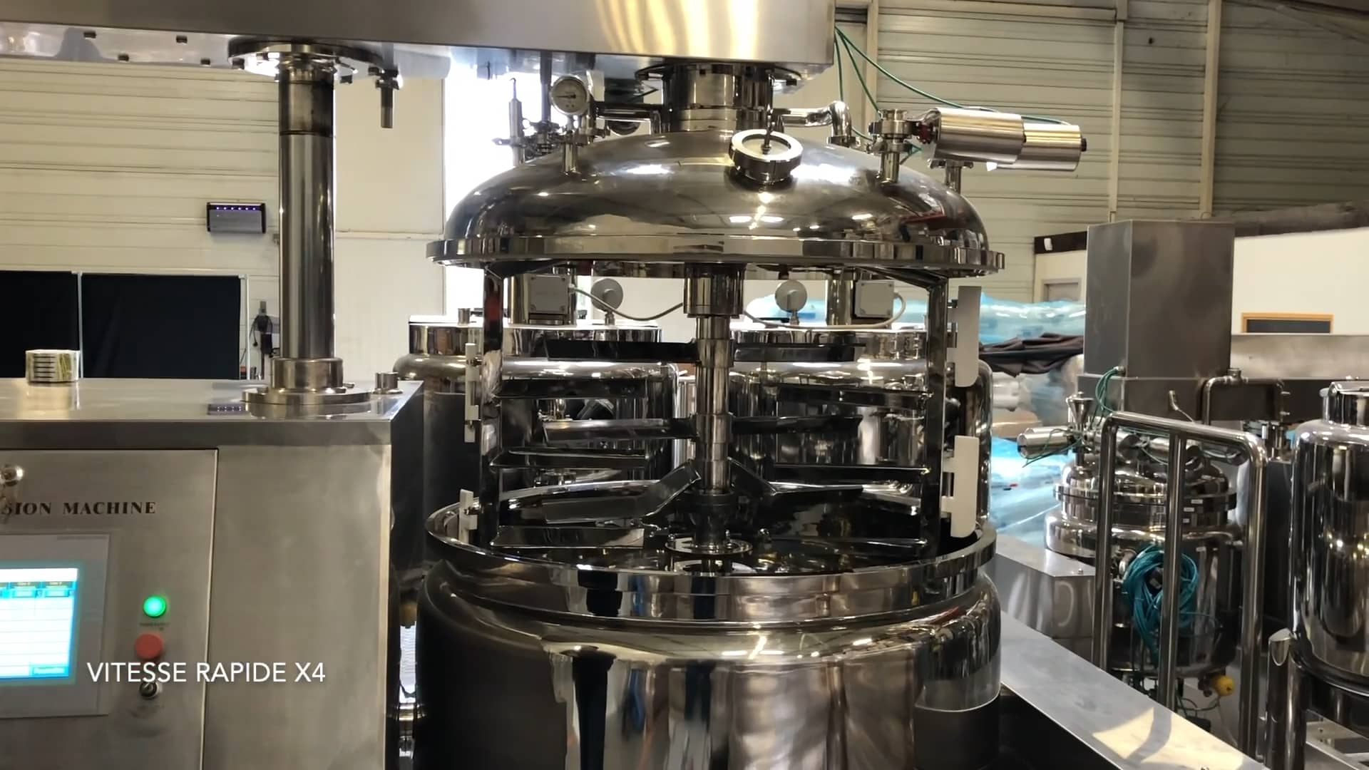 Cuve inox de mélange avec émulseur pour chimie on Vimeo