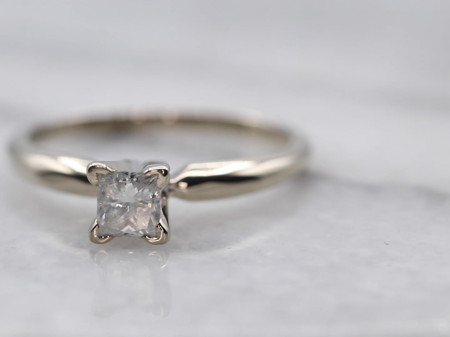 SIMPLE PRINCESS CUT DIAMOND ENGAGEMENT RING on Vimeo