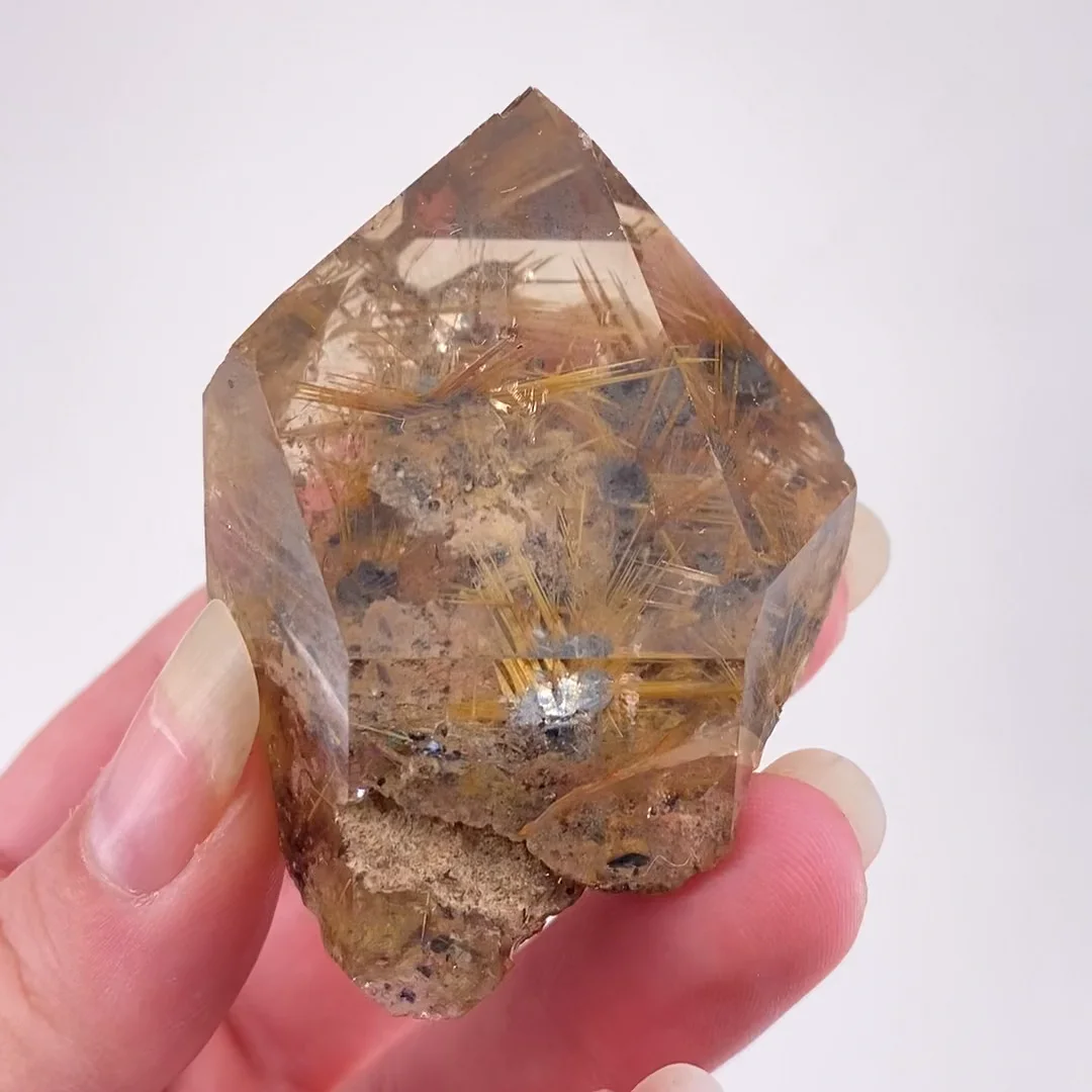 Quartz with Hematite and Rutile ''star'' inclusions (excellent!) on Vimeo