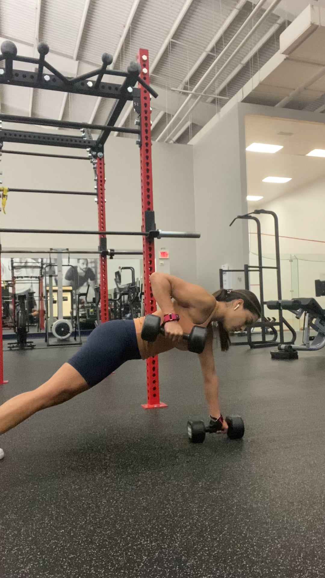 Dumbbell renegade row on Vimeo