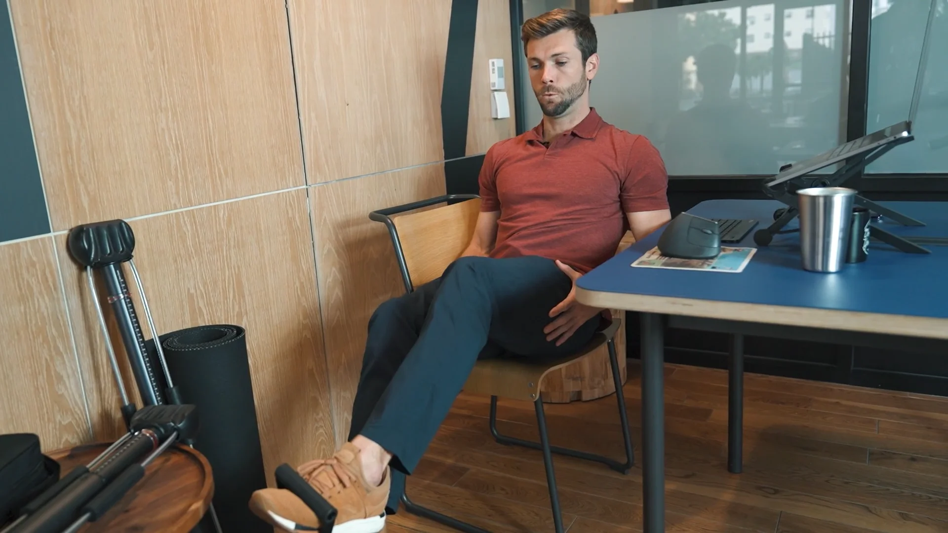 ISO-BOW Leg Extension Leg Curl Medium Office Exercise