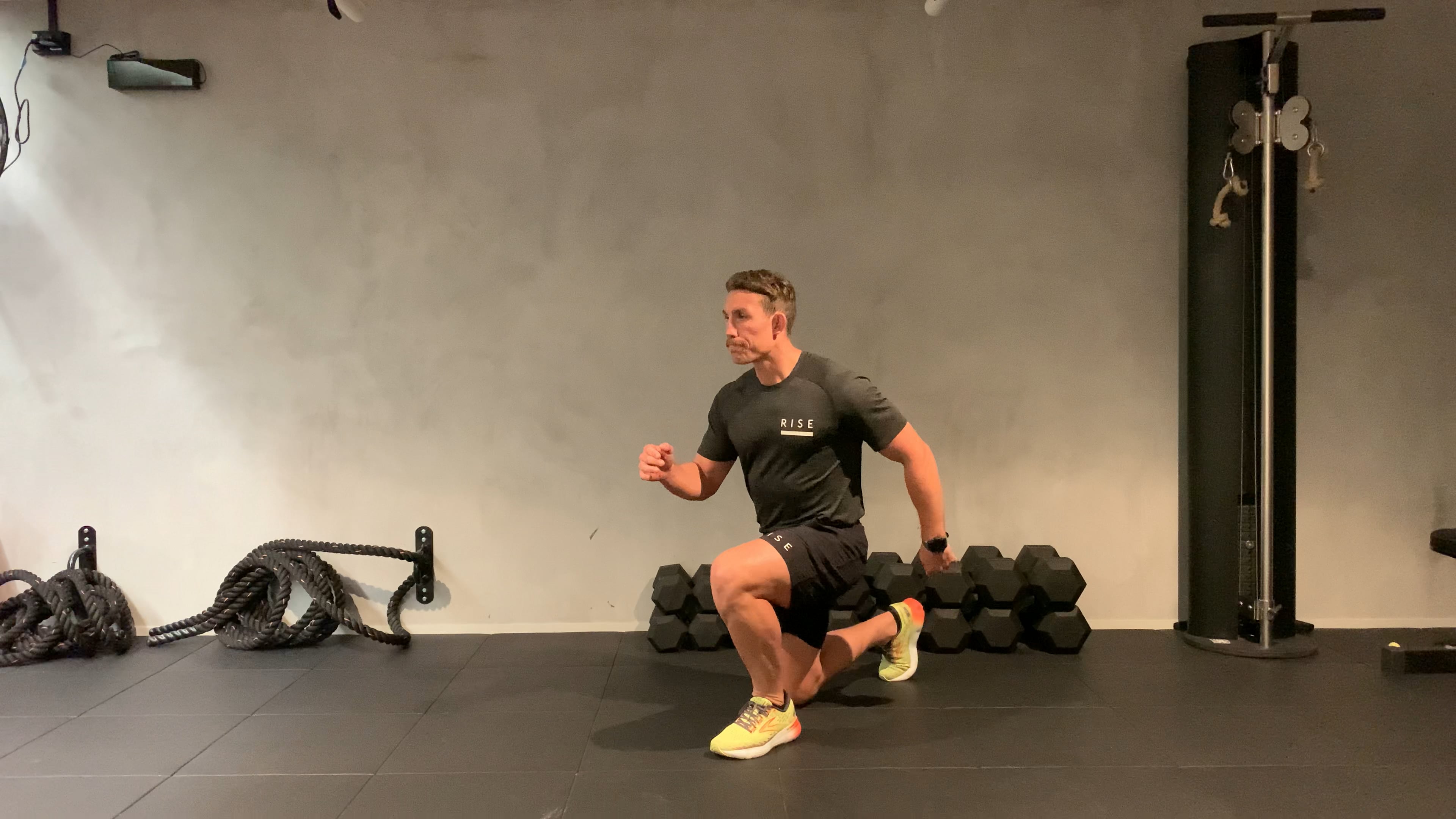 Reverse lunge + hip lock on Vimeo