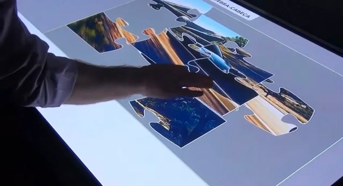 Mesa interativa multitouch on Vimeo