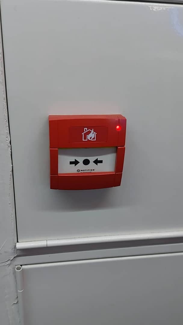 Activación pulsador de alarma @iconrisc www.iconrisc.com on Vimeo