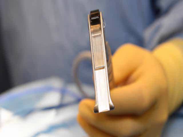 Invuity’s Illuminated Soft Tissue Retractor on Vimeo