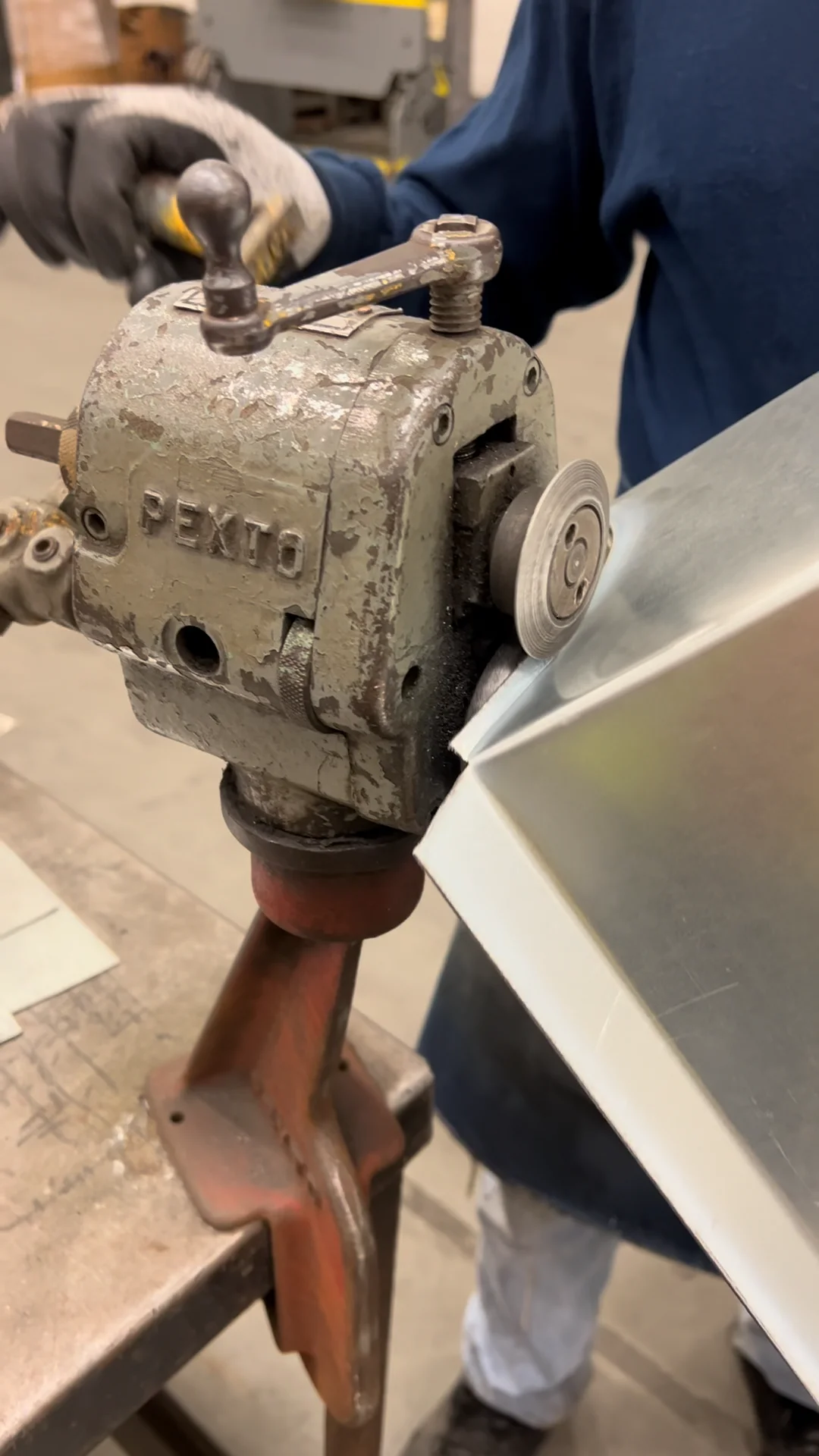 Making Register Takeoff Grill Taps for Spiral Duct with Pexto 544 ...