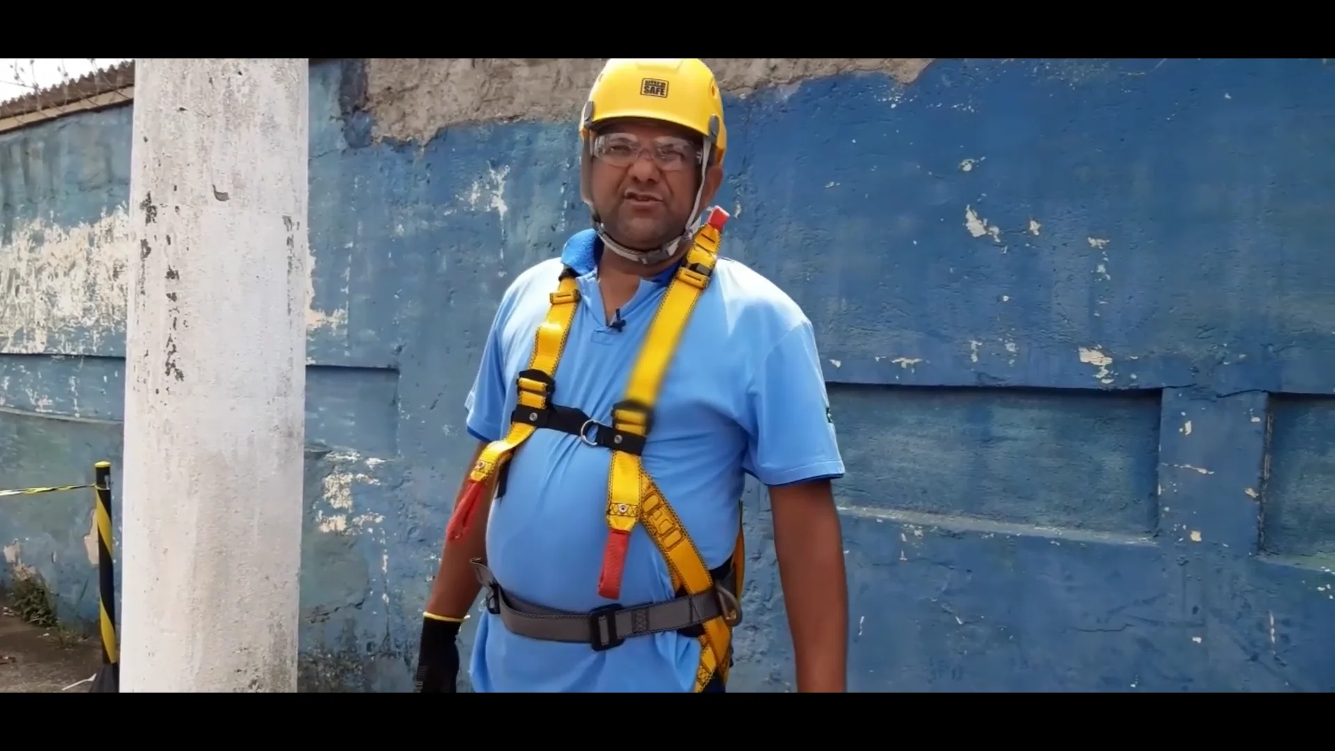 Vídeo 03-Instalação E Uso Da Escada No Poste_Atualizado_comblur.mp4