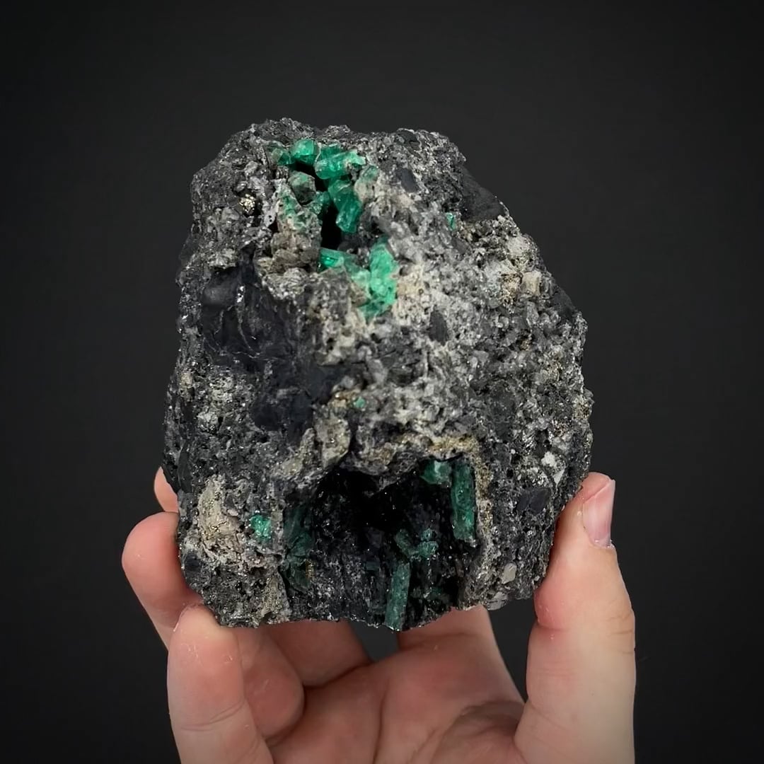 Emerald in Calcite & Shale on Vimeo