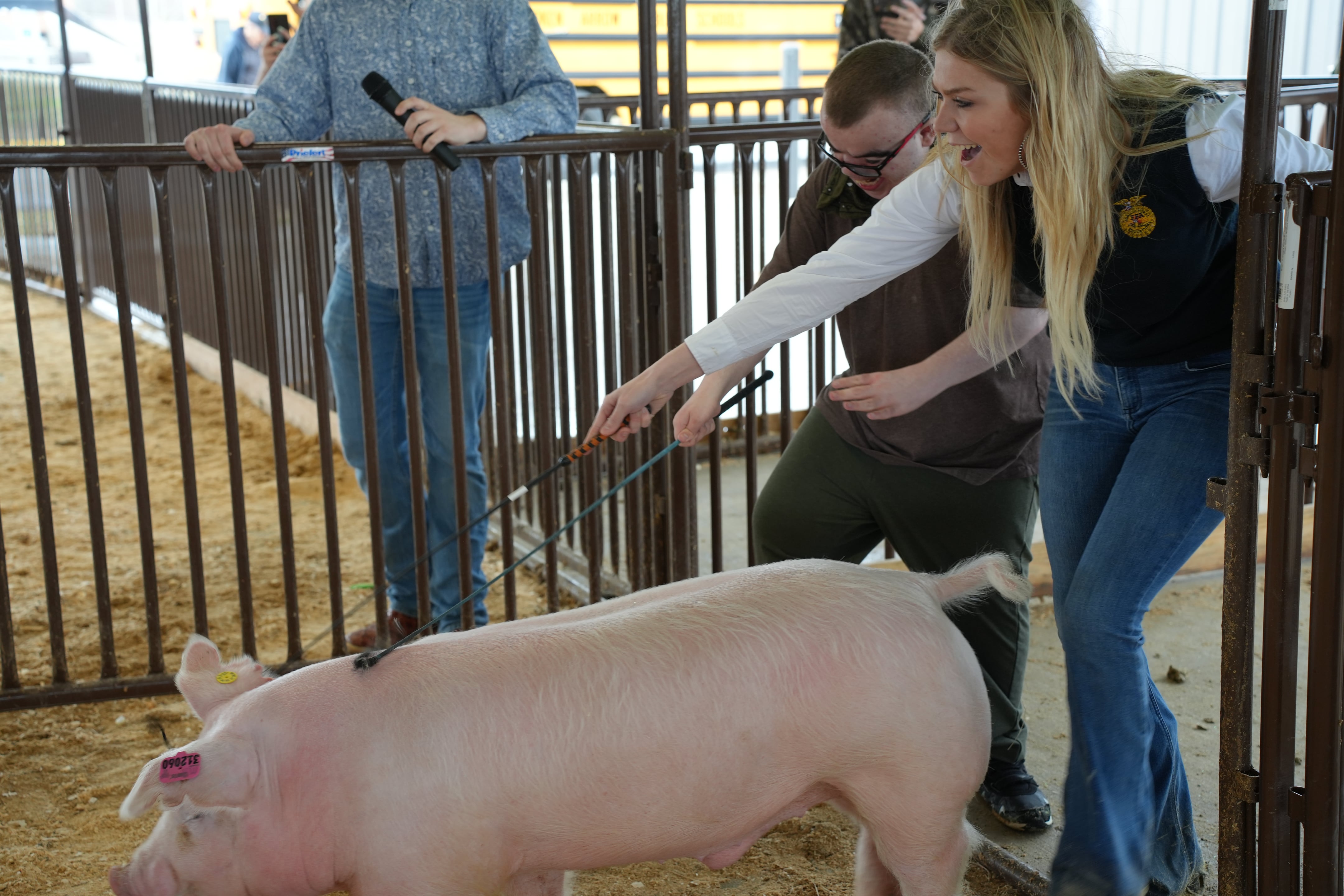 BAHS FFA hosts Unified Champions Pig Show at Vanguard Academy on Vimeo