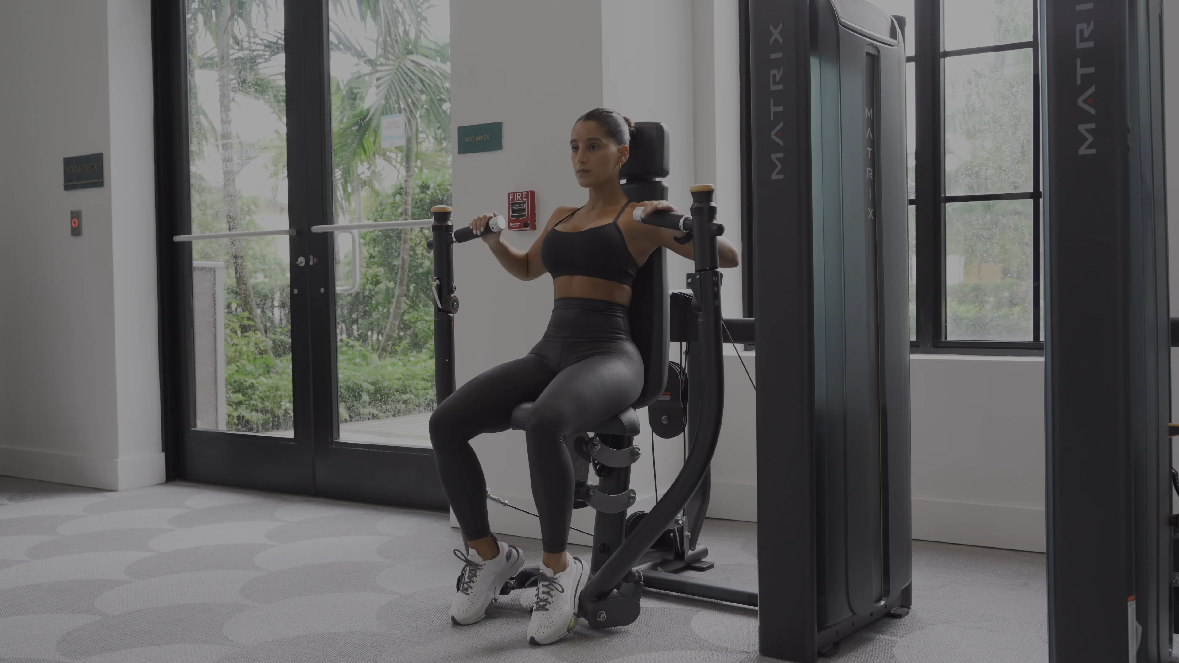 Chest press machine / press de pecho en maquina on Vimeo