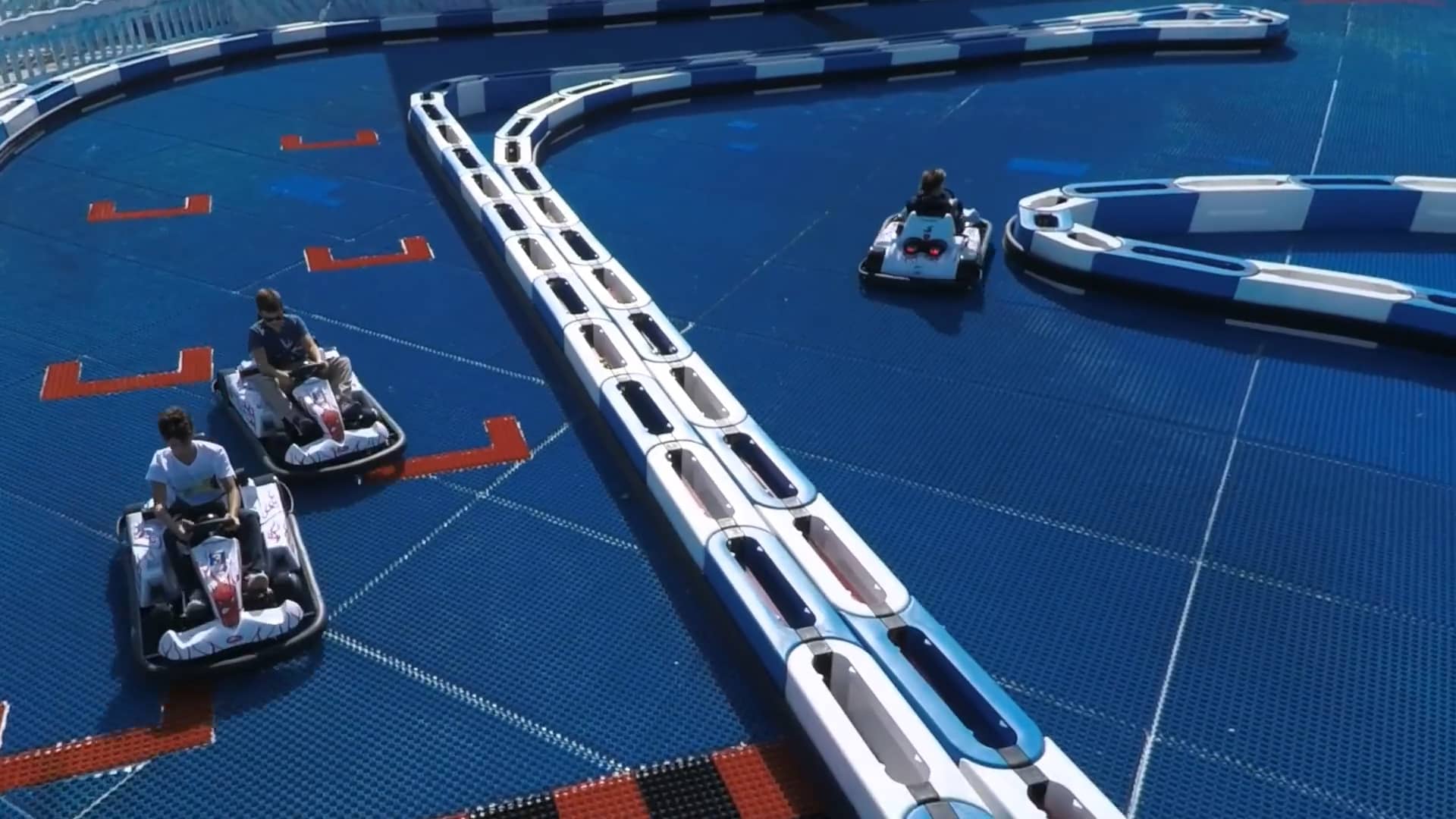 S_KID drifting with mini-karts at Driver Como on Vimeo