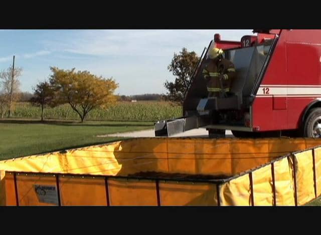 Swivel Chute & Telescopic Chute on 1050 Dump Valve on Vimeo