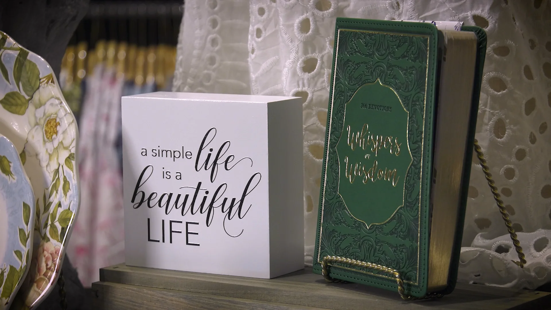 Shop Talk with Laura Daily - Summer Cottage & Hampton's Retreat on Vimeo