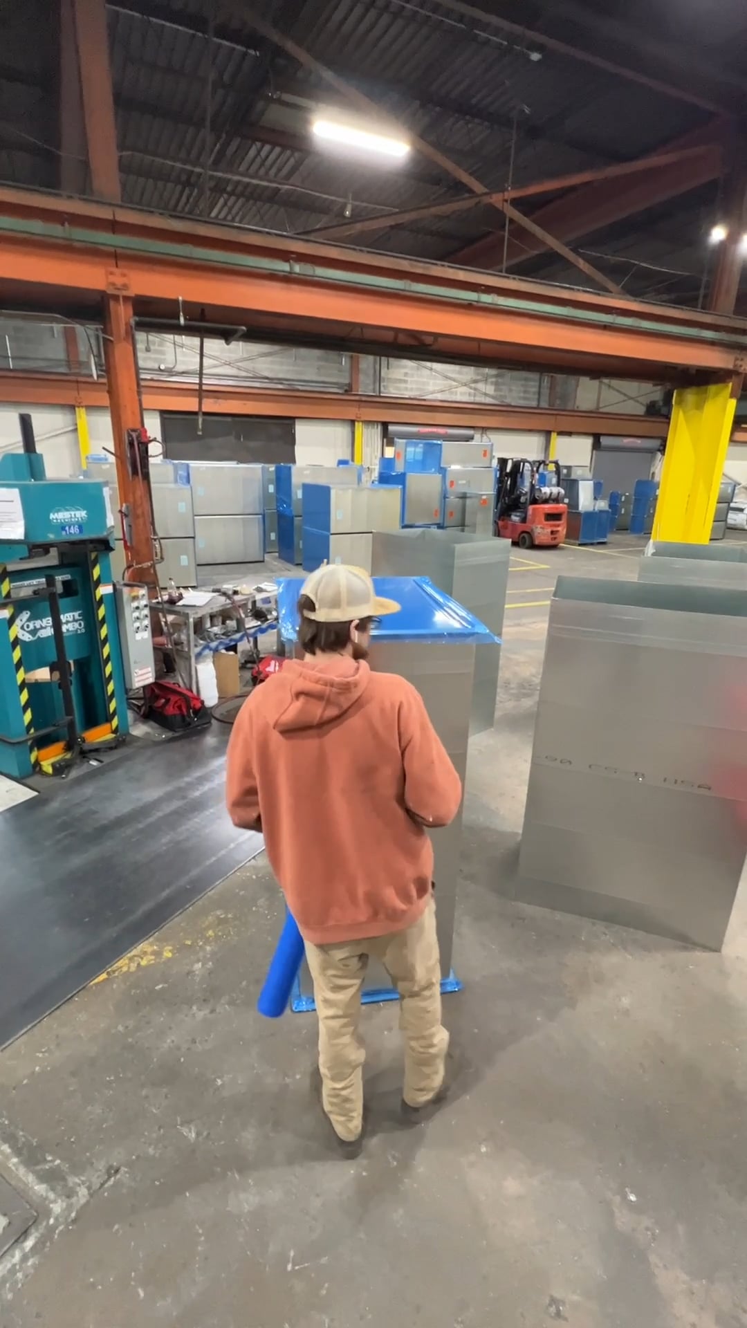 Ductmate 35 Flange Frames installation on Straight Duct Sections on Vimeo