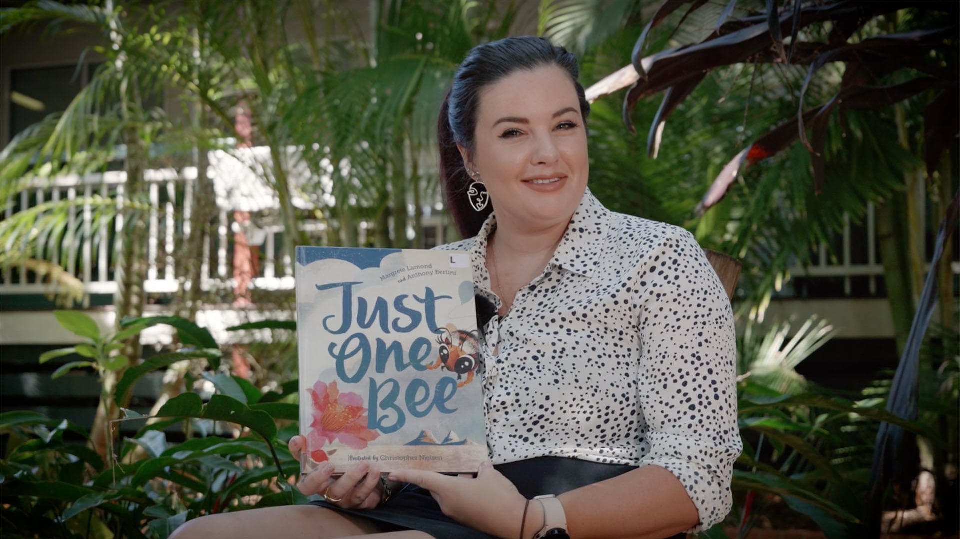 Just One bee on Vimeo