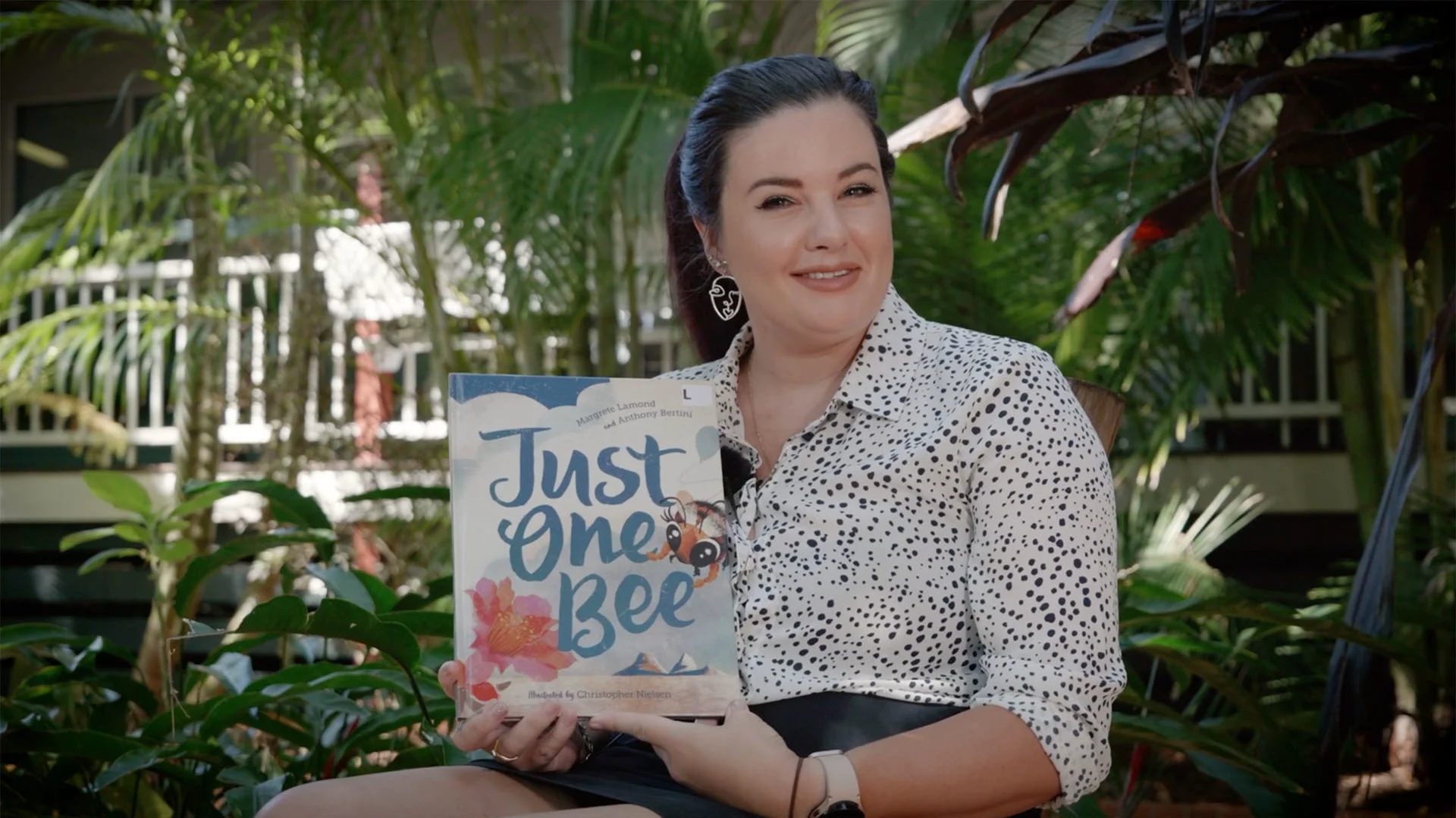 Just One bee on Vimeo