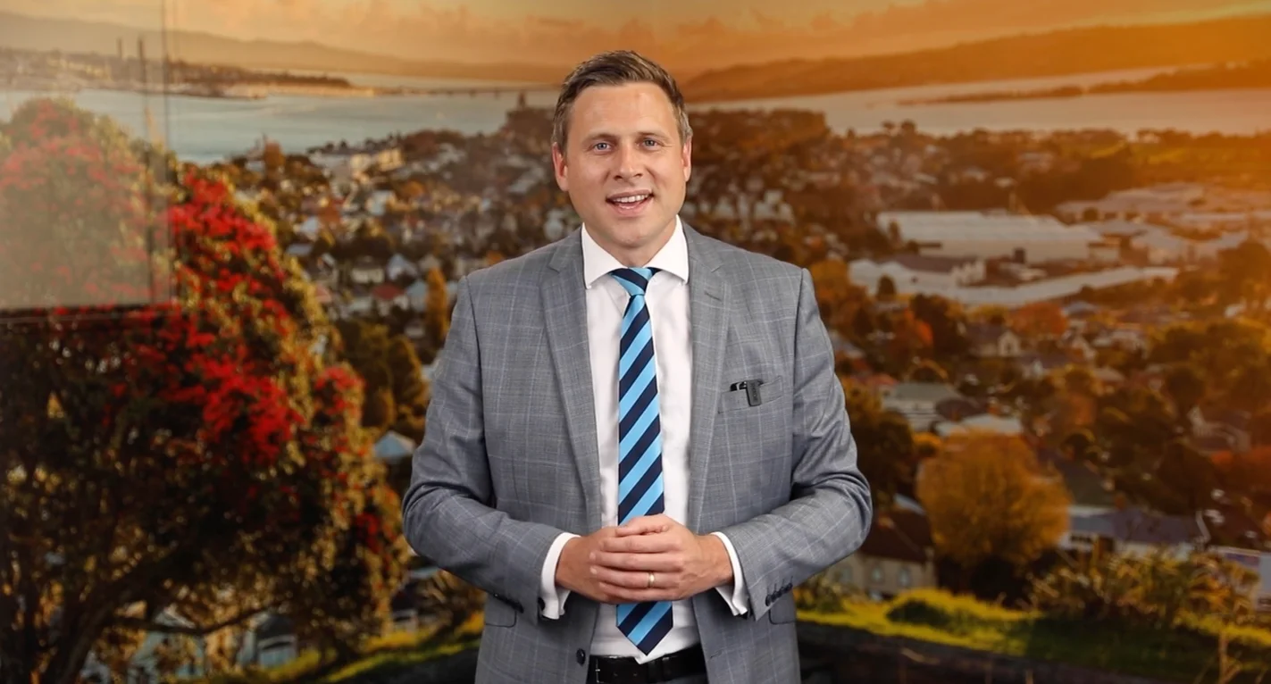 Sam Walmsley - Harcourts Cooper & Co Auctioneer on Vimeo