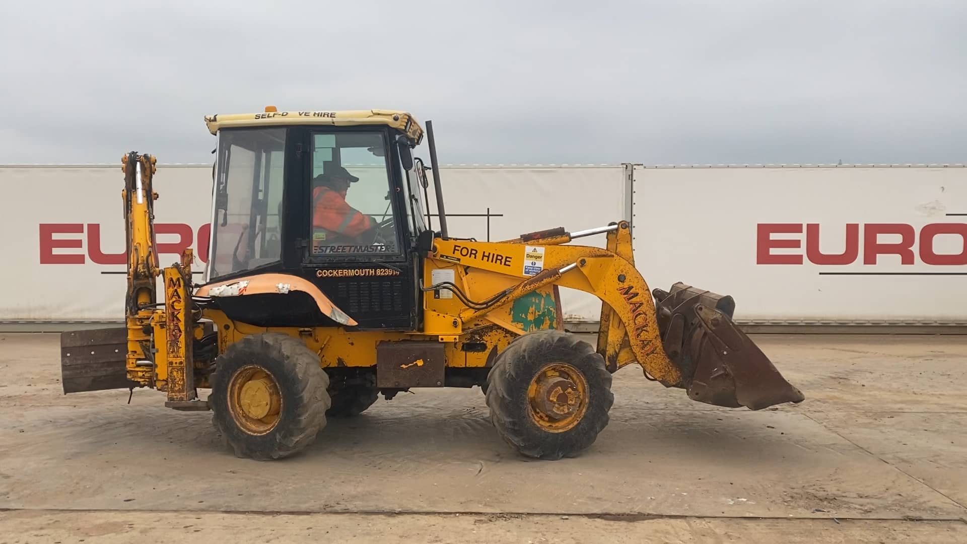 JCB 2CX Streetmaster Backhoe Loader - Leeds April 23 on Vimeo