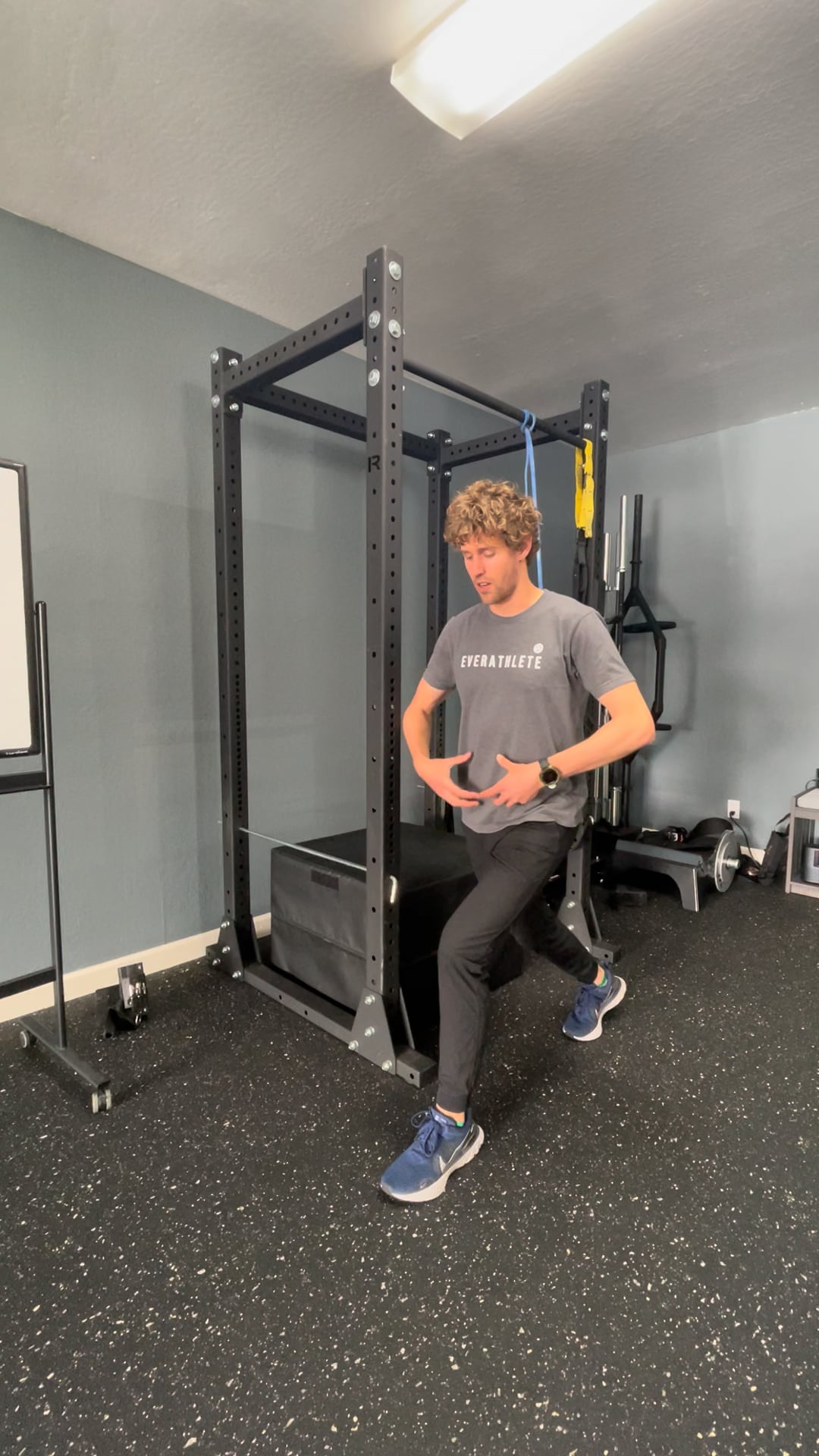 Split stance hip flexor stretch on Vimeo
