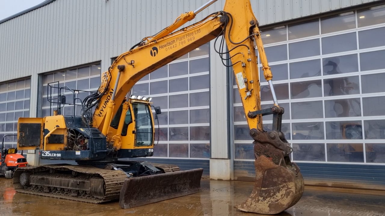 Hyundai R235LCR-9A - Leeds April 23 on Vimeo