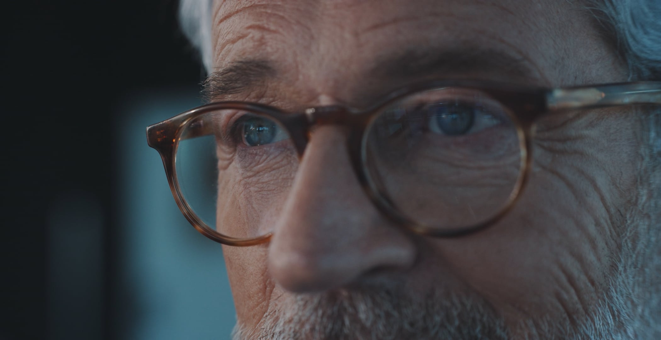 172458_man_talking_and_listening_during_a_business_meeting_By_Hans ...