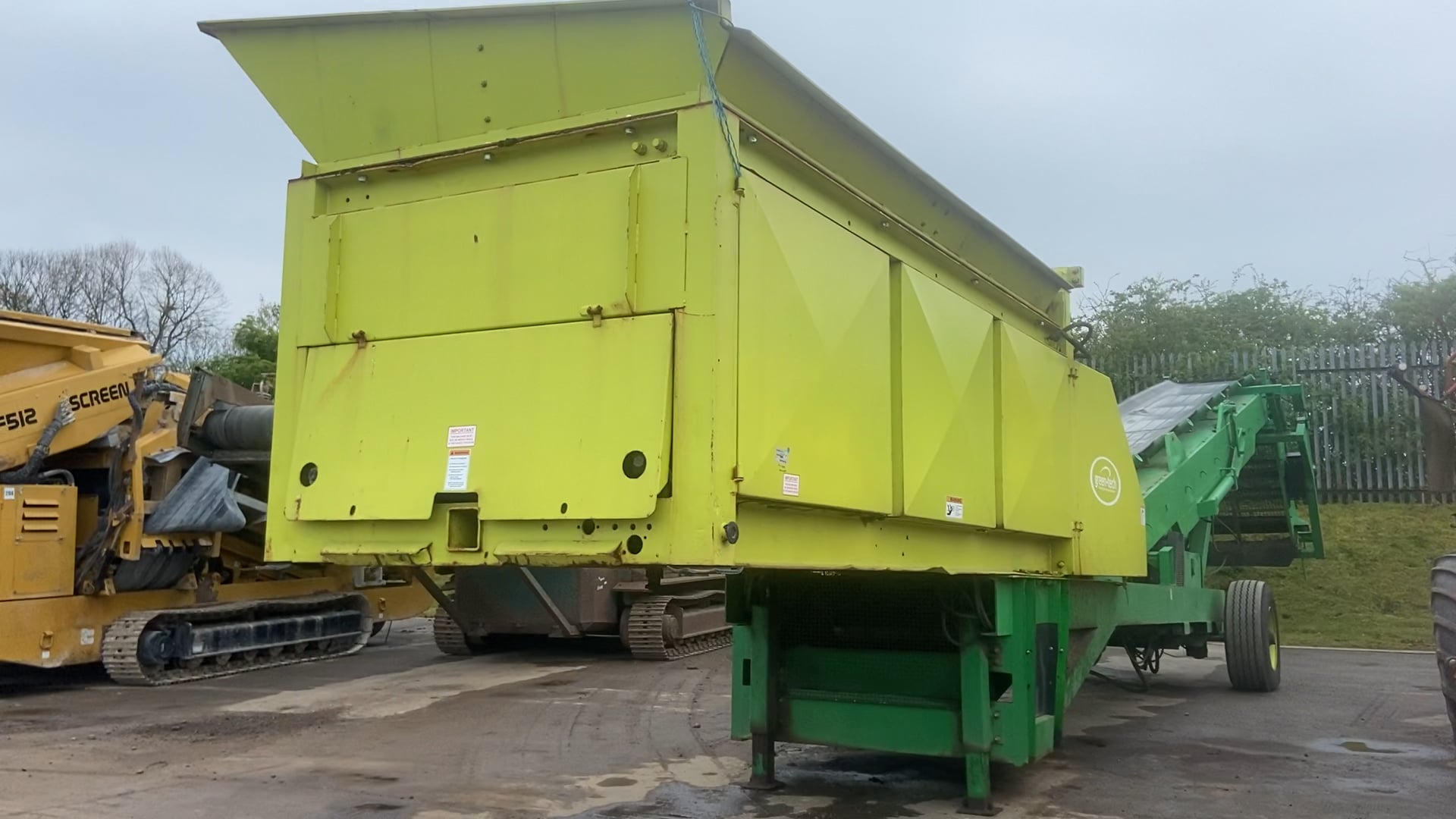 Single Axle Soil Shredder, Elevator Screener - Leeds April 23 on Vimeo