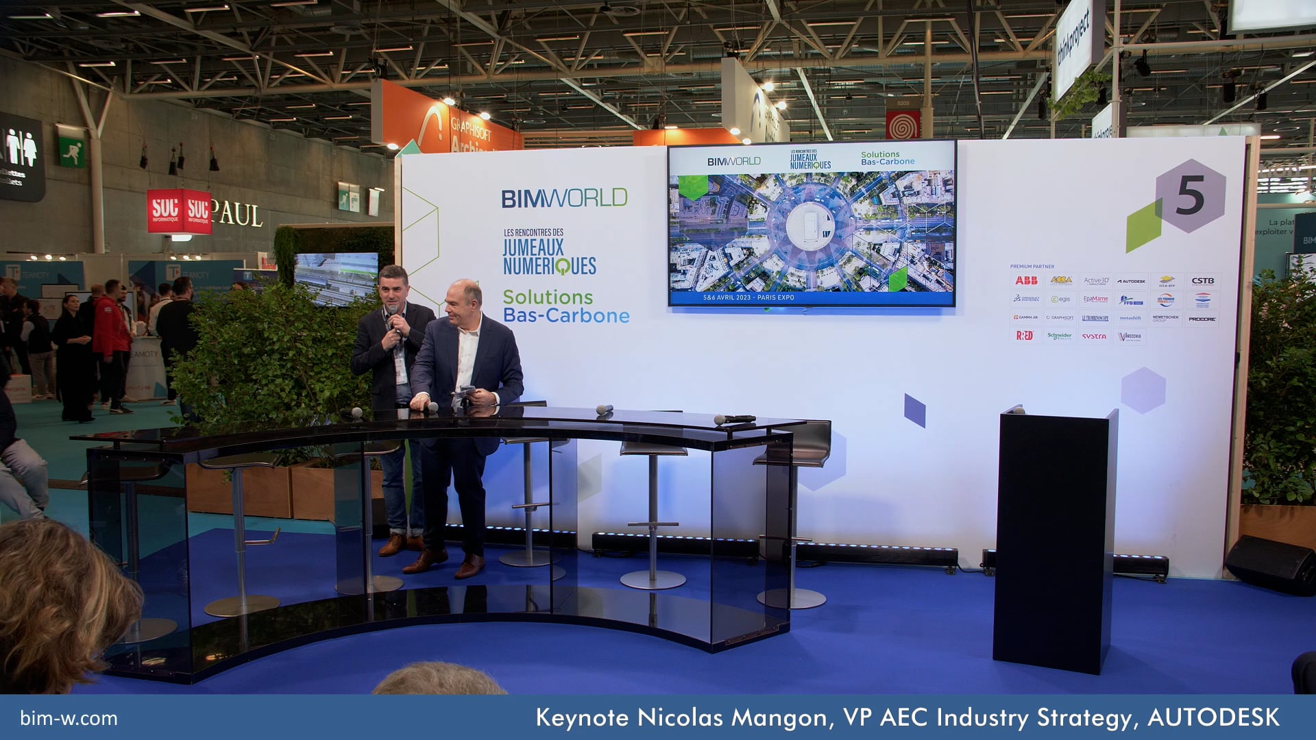 An overviewed crossroads of strategic vision : PROCORE, NEMETSCHEK ...