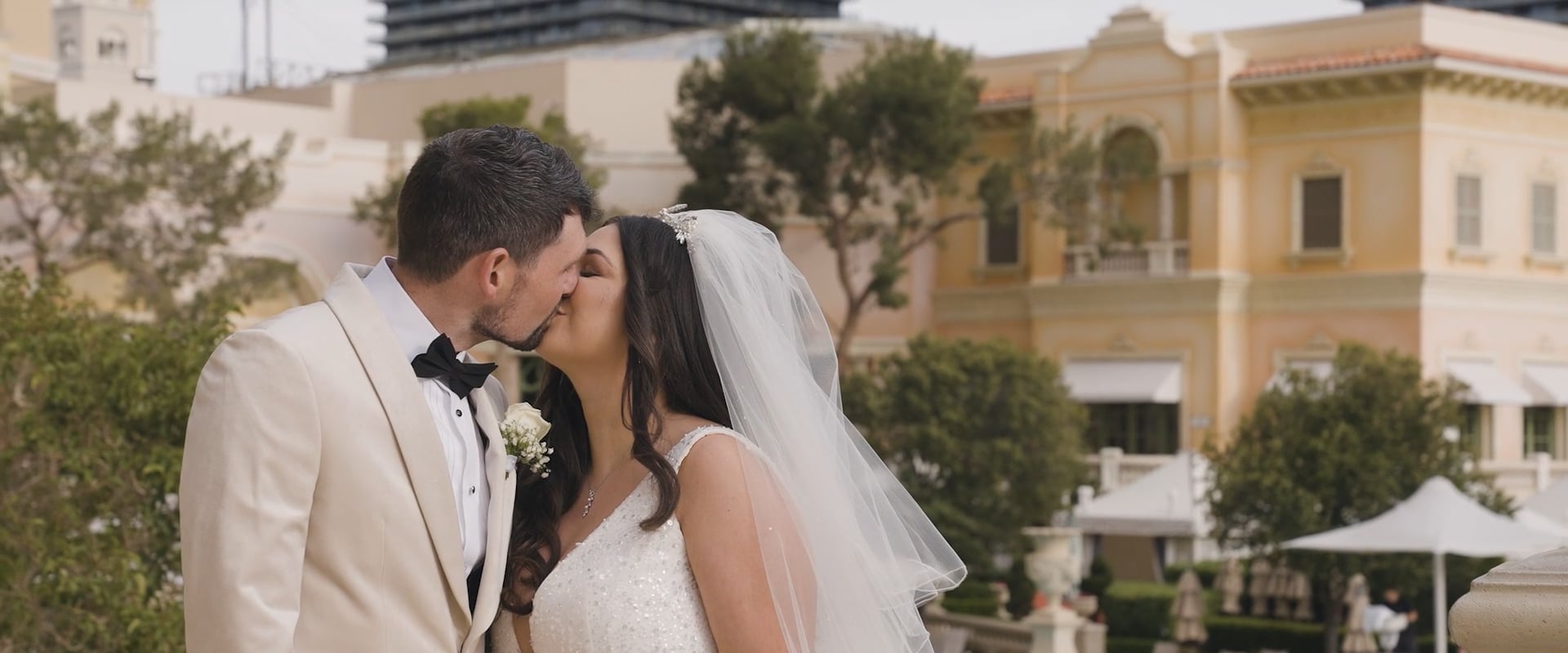 Elizabeth and Marcus's Bright White Teaser Wedding Video from Las Vegas ...