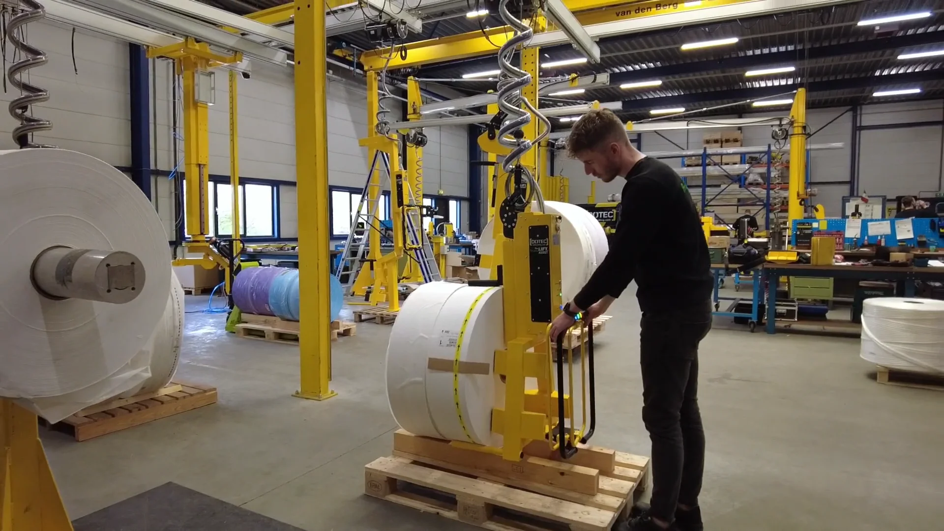 Roll handling solutions - Dotec RH100 Single Action (SA) C-Hook type ...