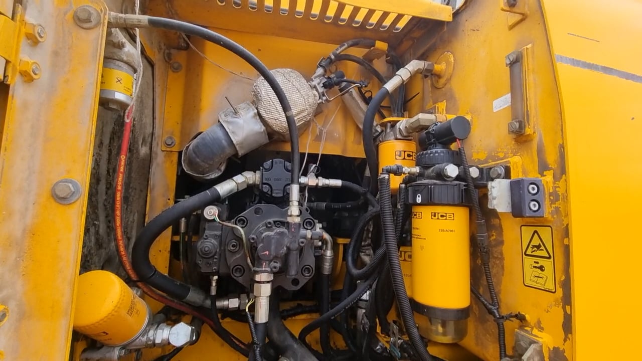 JCB JS160LC - Leeds June 23 on Vimeo