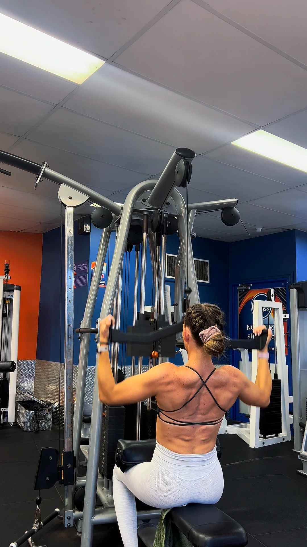 Easy-grip Neutral Lat Pulldown - LW Demo