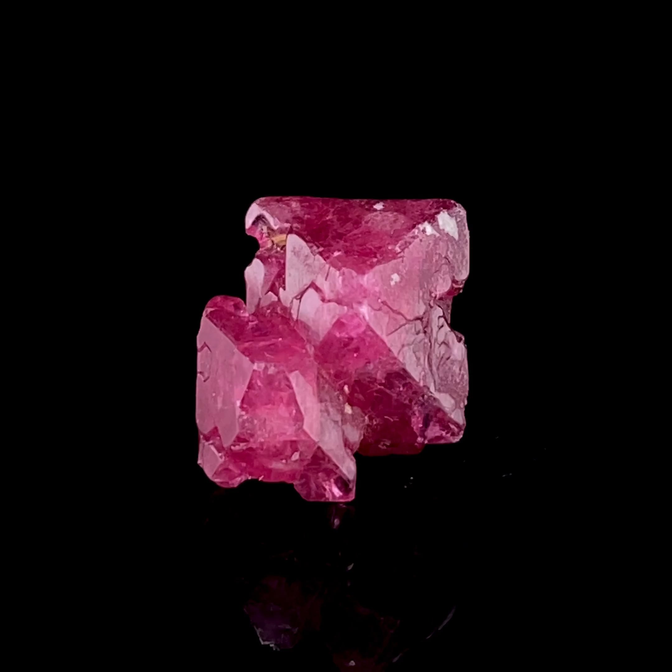 Spinel (Ruby Spinel) on Vimeo