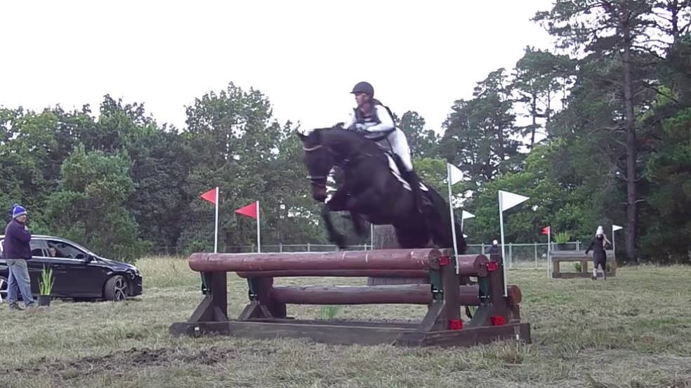 Candice Keates riding Darwin Park Mischief 167 EvA95 Ballarat ...