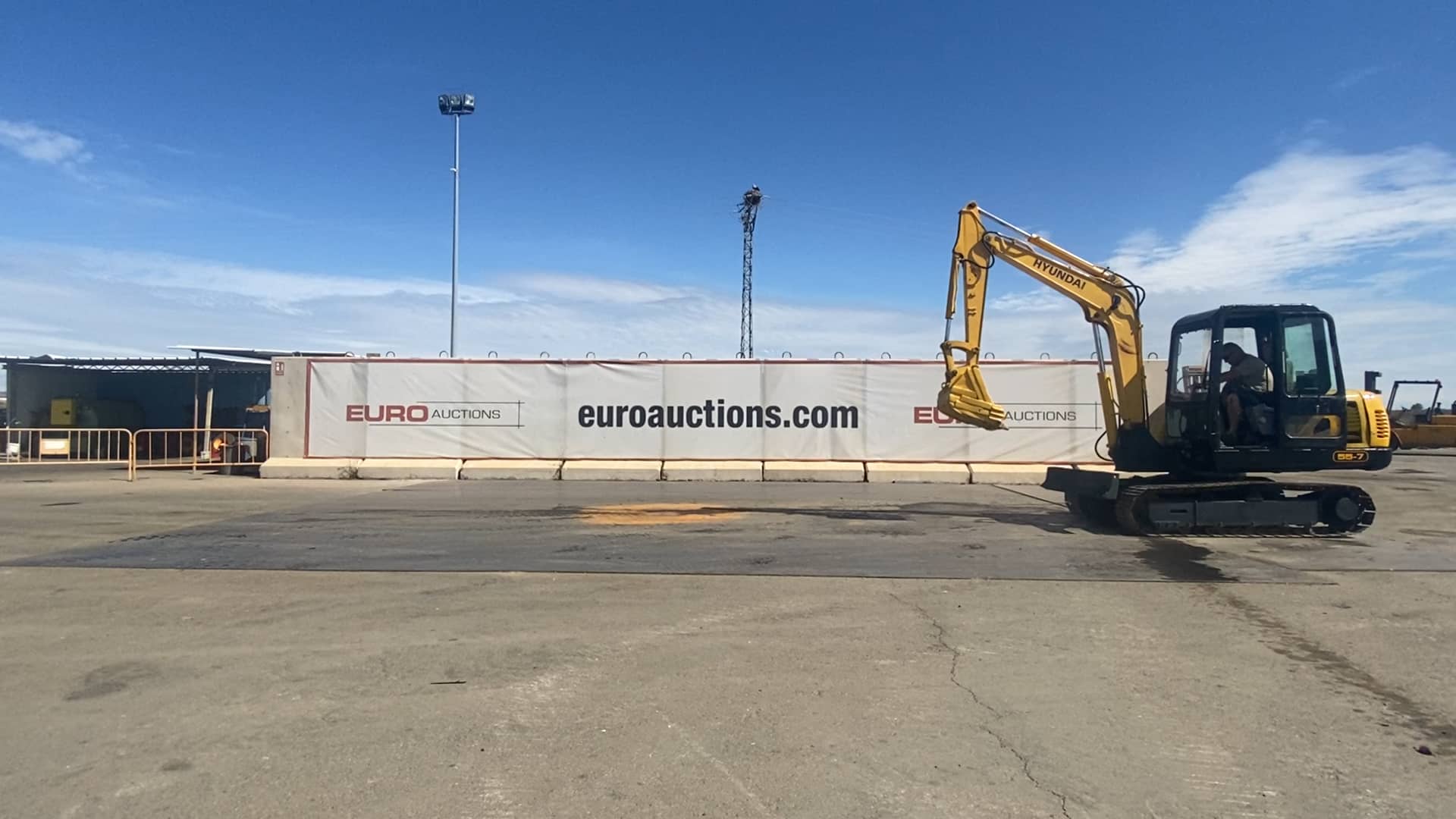 Hyundai R55-7 - Zaragoza June 23 on Vimeo