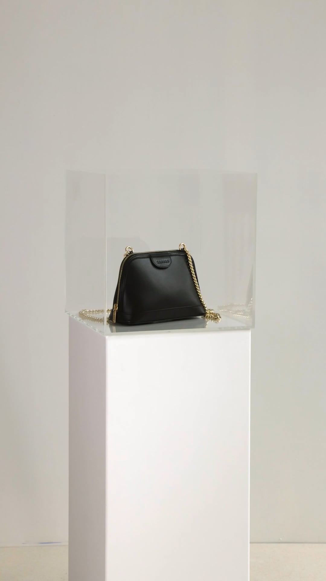 FRANK HULSBOMER X SANDRO SS23 on Vimeo