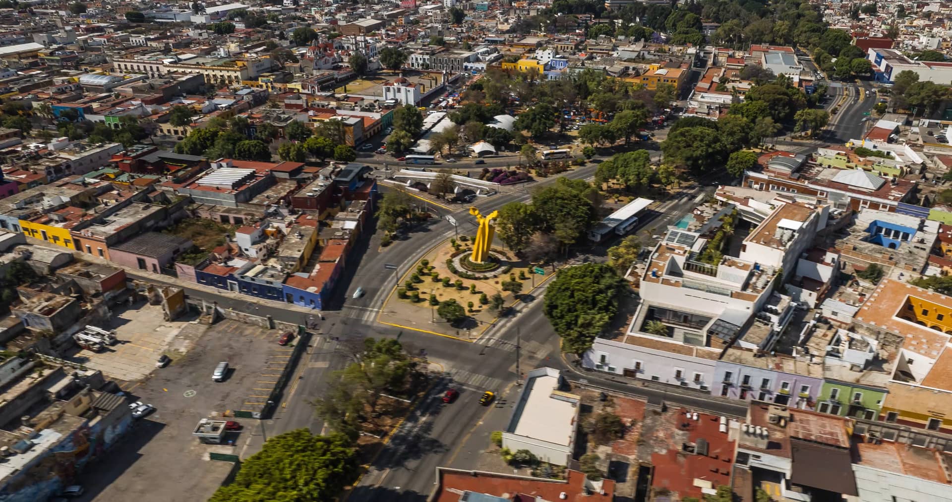 Hyperlapse drone video of the boulevard 5 de mayo. on Vimeo