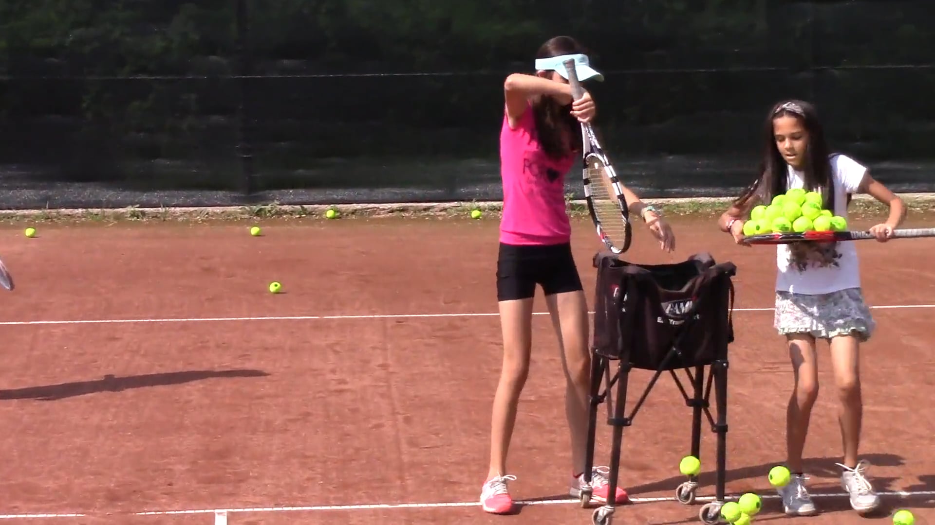 creative_ideas_to_pick_up_balls on Vimeo