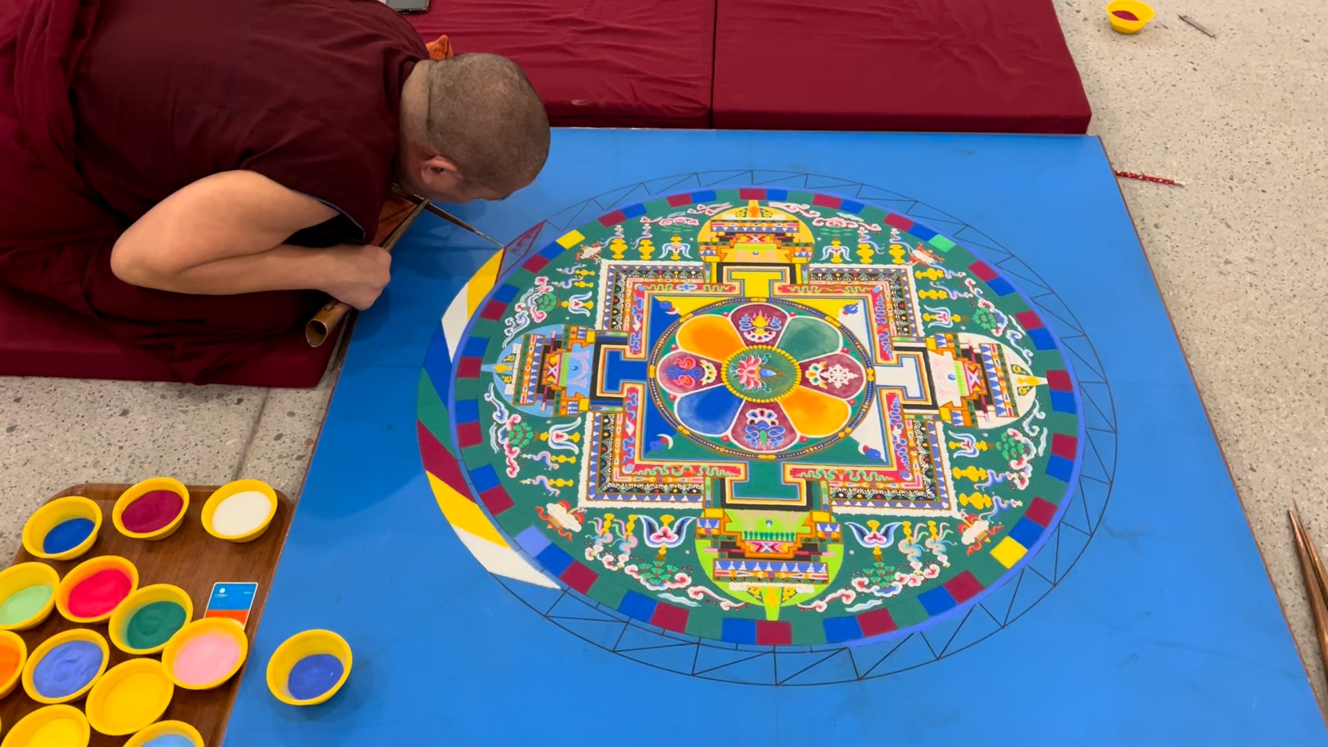 Mandala di sabbia creato dai monaci tibetani on Vimeo