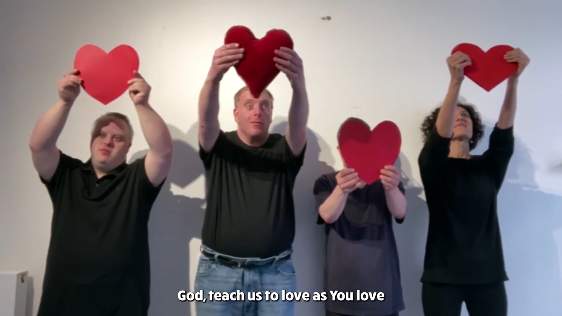 God teach us to love / Dieu apprend nous à aimer / Dios enseña nos a ...