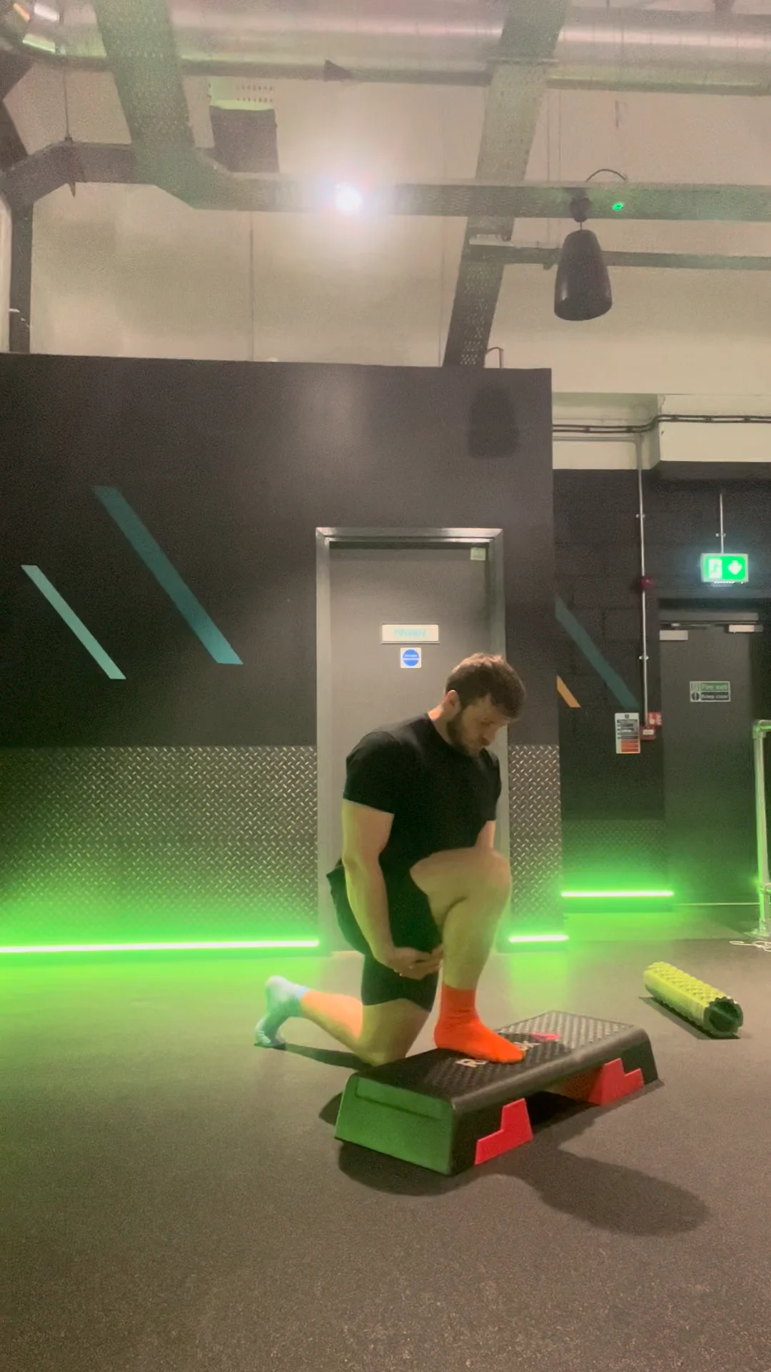 Crouch split squat on Vimeo