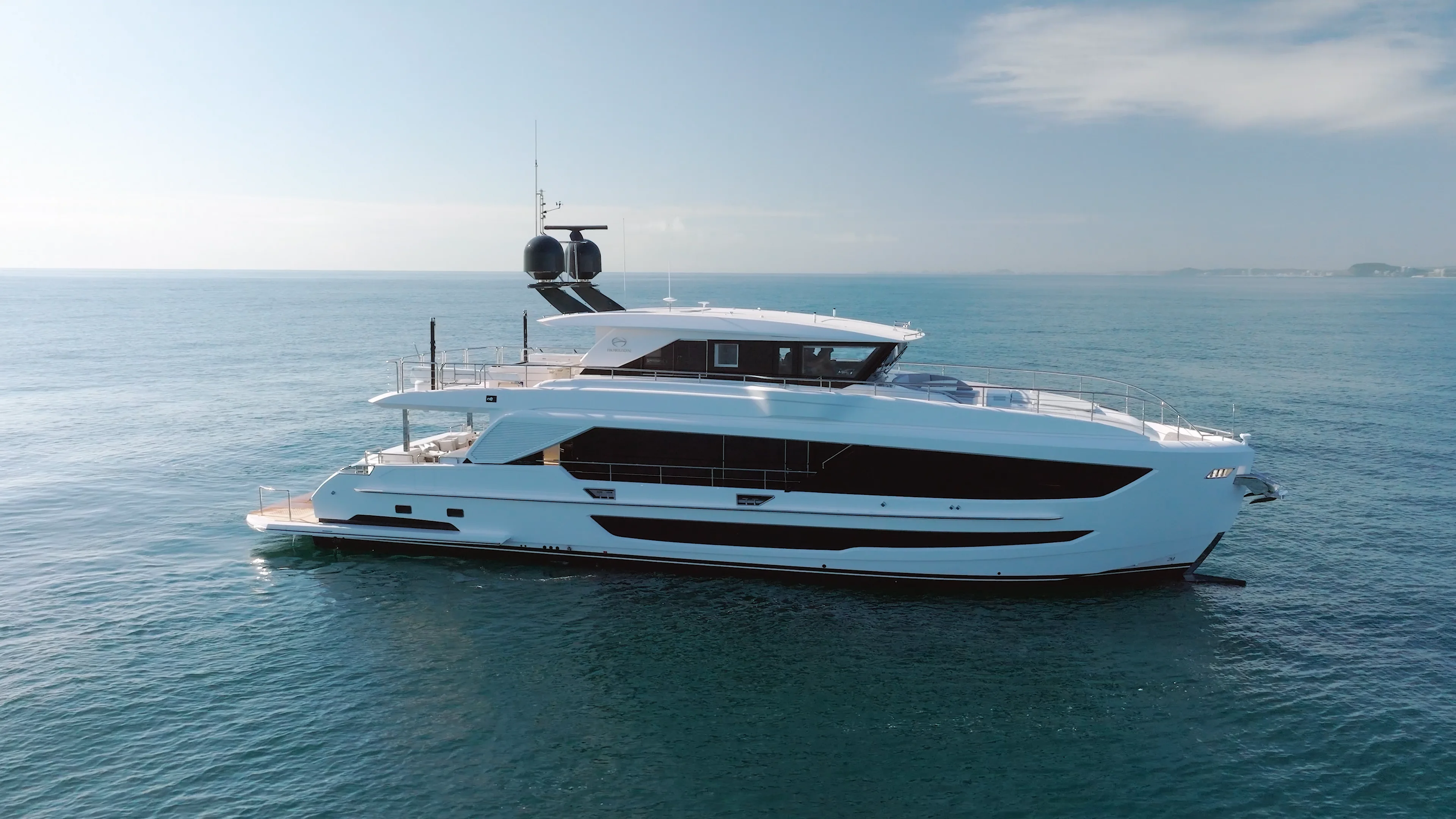 AURA - Horizon FD90 available for charter
