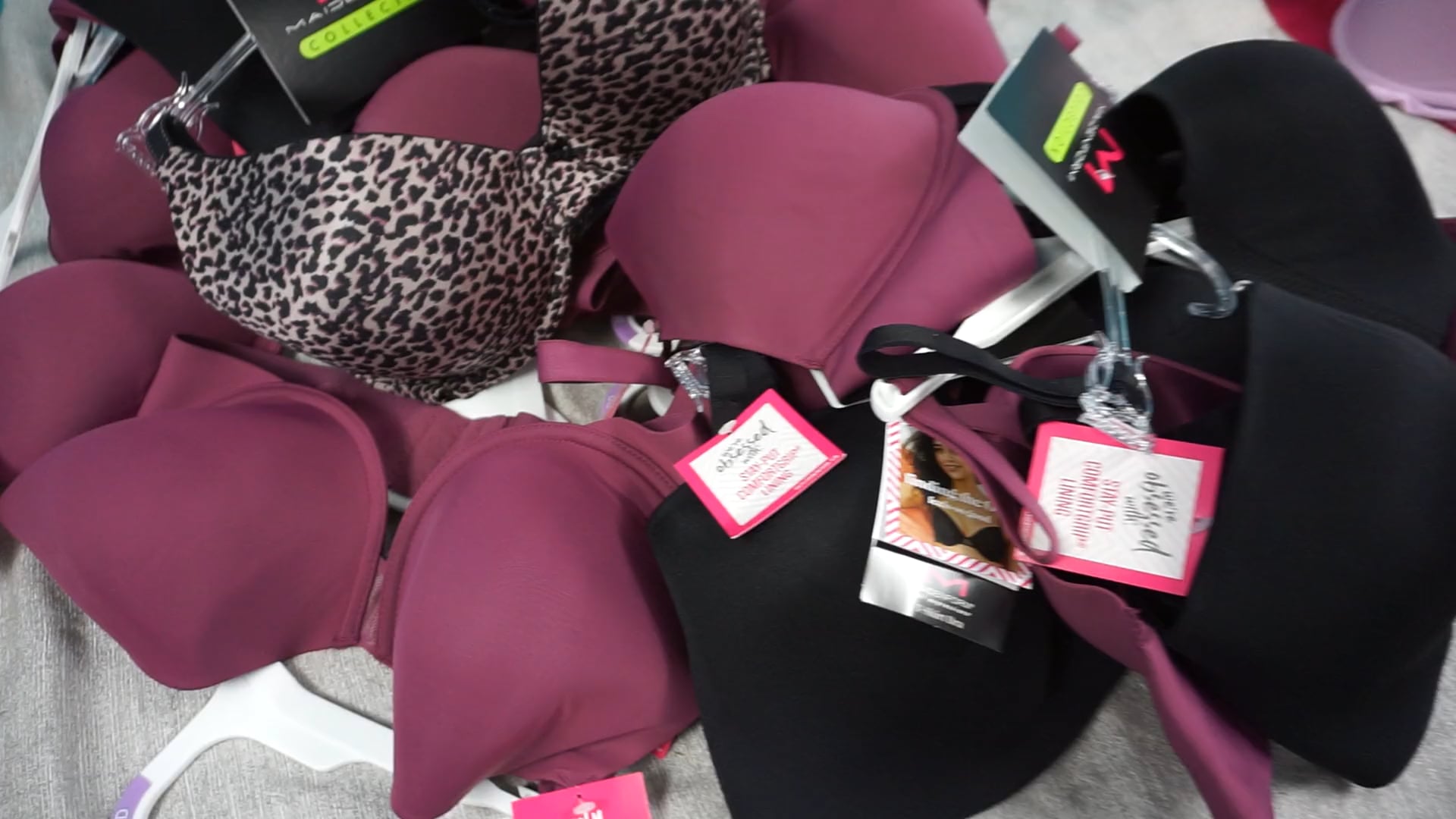 $199!! 24pc Womens 36DD + 38DD MAIDENFORM Bras #30097F on Vimeo
