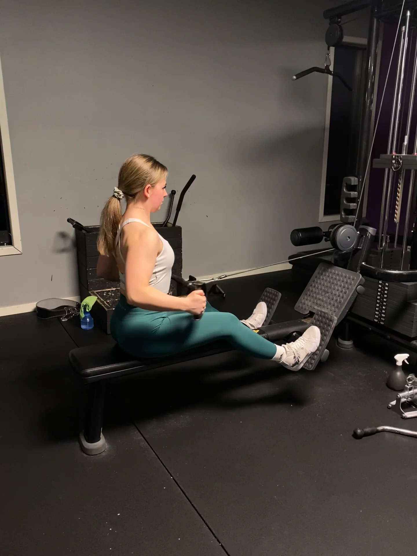 Sittende roing med bredt grep on Vimeo