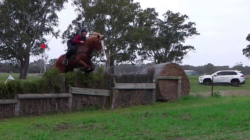 MacKenzie Richards-Fennell riding Showtym Shy 154 EvA95 Naracoorte EA ...