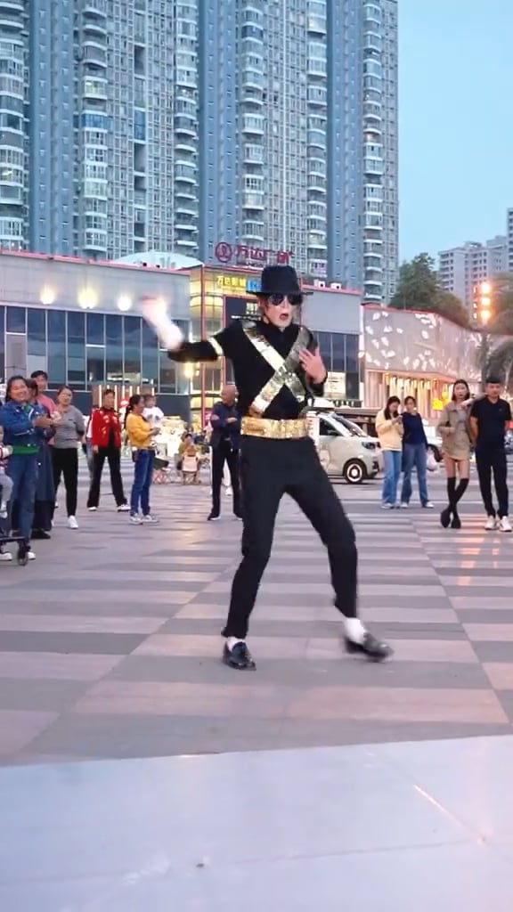 Street performance by CAI JUN _ Michael Jackson - Jam #unreleased (1 ...